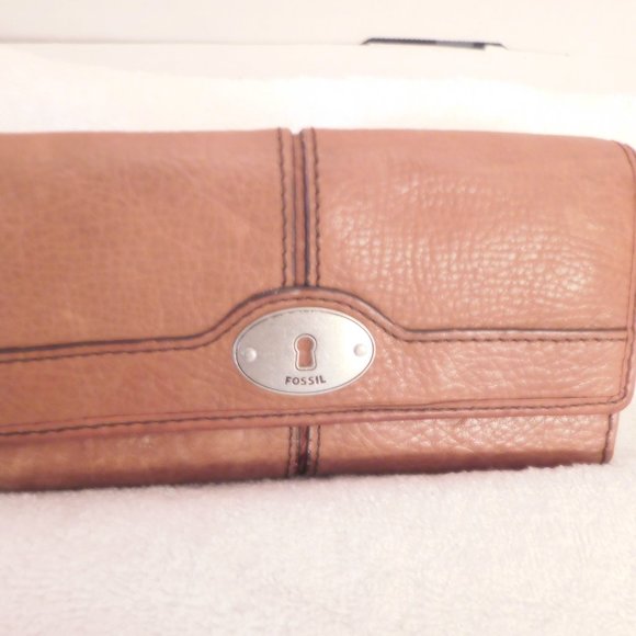 Fossil | Bags | Fossil Leather Trifold Wallet | Poshmark